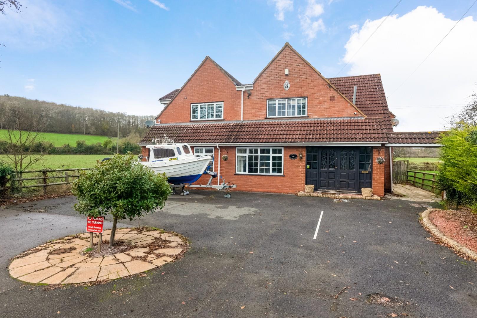 5 Bed, 3 Bath Property For Sale in Binton, CV37 9TE